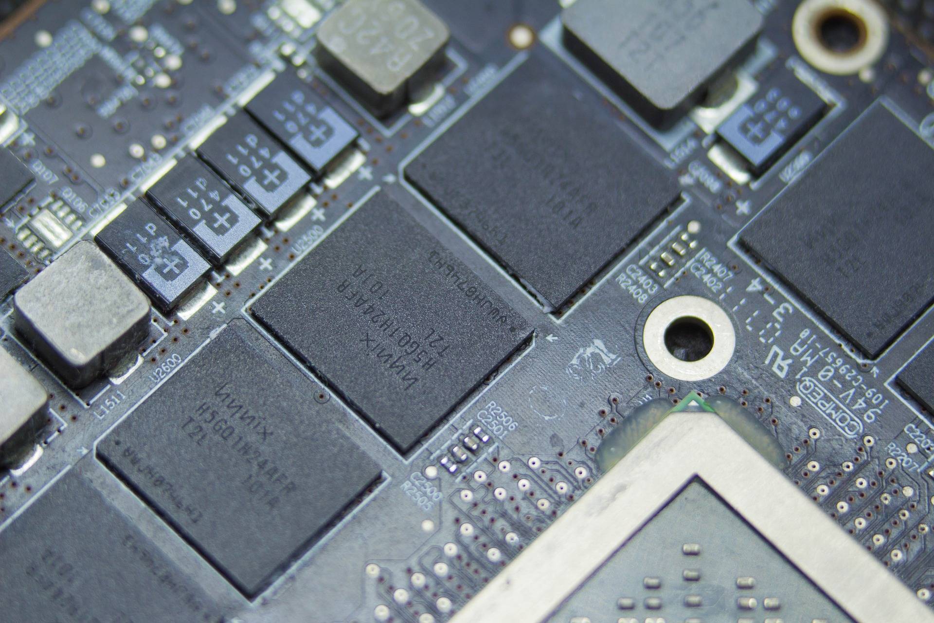 Smartphone Makers May Bring Back 4GB RAM as DRAM Shortage